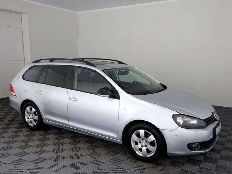 Grey Volkswagen Golf 2013 in Tallinn, with an engine capacity of 1.60 L and mileage of 310 thousand km for 1999 €, photo 1 on AUTOMOTO.COM.LV