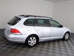 Grey Volkswagen Golf 2013 in Tallinn, with an engine capacity of 1.60 L and mileage of 310 thousand km for 1999 €, photo 4 on AUTOMOTO.COM.LV
