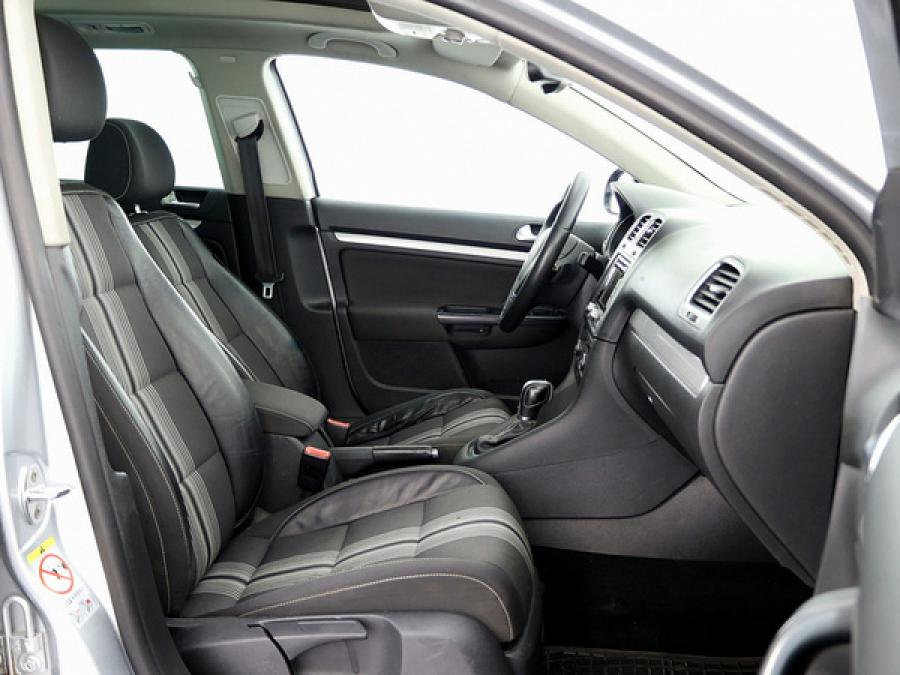 Grey Volkswagen Golf 2013 in Tallinn, with an engine capacity of 1.60 L and mileage of 310 thousand km for 1999 €, photo 7 on AUTOMOTO.COM.LV