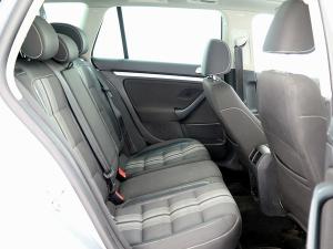 Grey Volkswagen Golf 2013 in Tallinn, with an engine capacity of 1.60 L and mileage of 310 thousand km for 1999 €, photo 8 on AUTOMOTO.COM.LV
