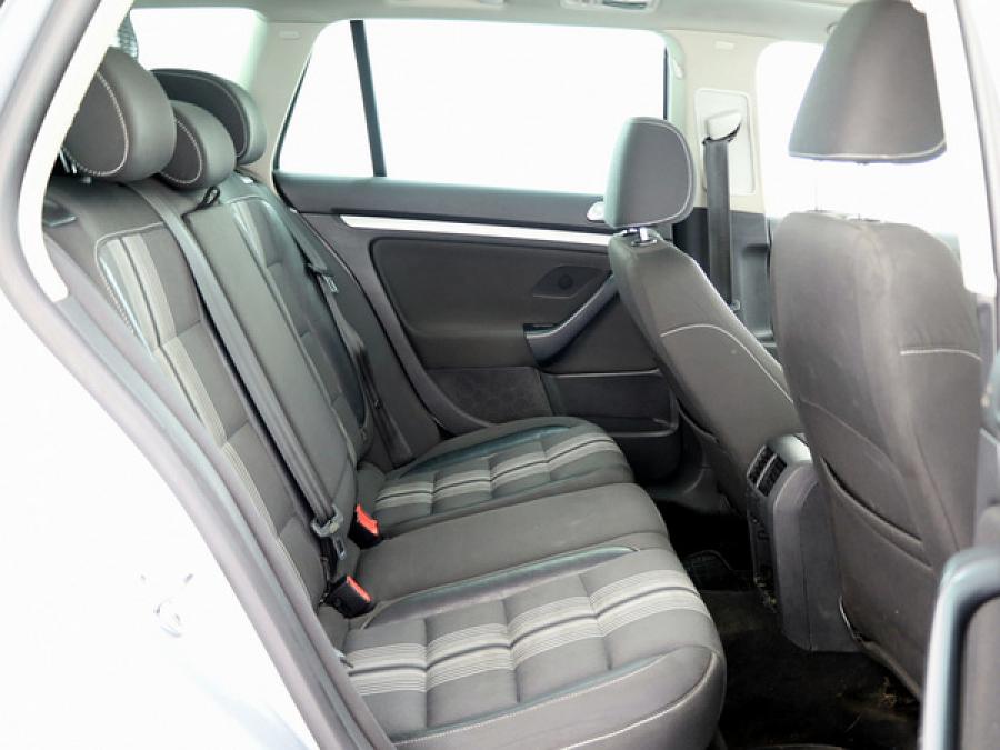Grey Volkswagen Golf 2013 in Tallinn, with an engine capacity of 1.60 L and mileage of 310 thousand km for 1999 €, photo 8 on AUTOMOTO.COM.LV