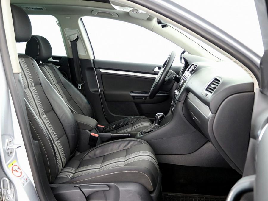 Grey Volkswagen Golf 2013 in Tallinn, with an engine capacity of 1.60 L and mileage of 310 thousand km for 1999 €, photo 16 on AUTOMOTO.COM.LV