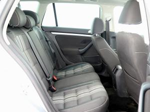 Grey Volkswagen Golf 2013 in Tallinn, with an engine capacity of 1.60 L and mileage of 310 thousand km for 1999 €, photo 17 on AUTOMOTO.COM.LV