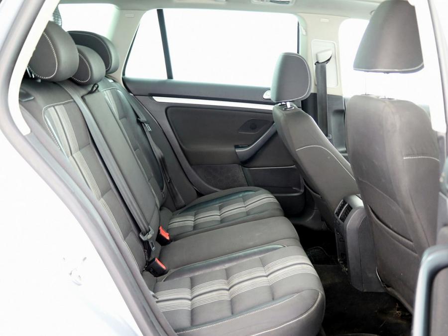 Grey Volkswagen Golf 2013 in Tallinn, with an engine capacity of 1.60 L and mileage of 310 thousand km for 1999 €, photo 17 on AUTOMOTO.COM.LV