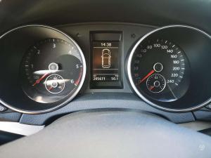 Grey Volkswagen Golf 2013 in Radviliskis, with an engine capacity of 1.60 L and mileage of 205 thousand km for 4450 €, photo 8 on AUTOMOTO.COM.LV