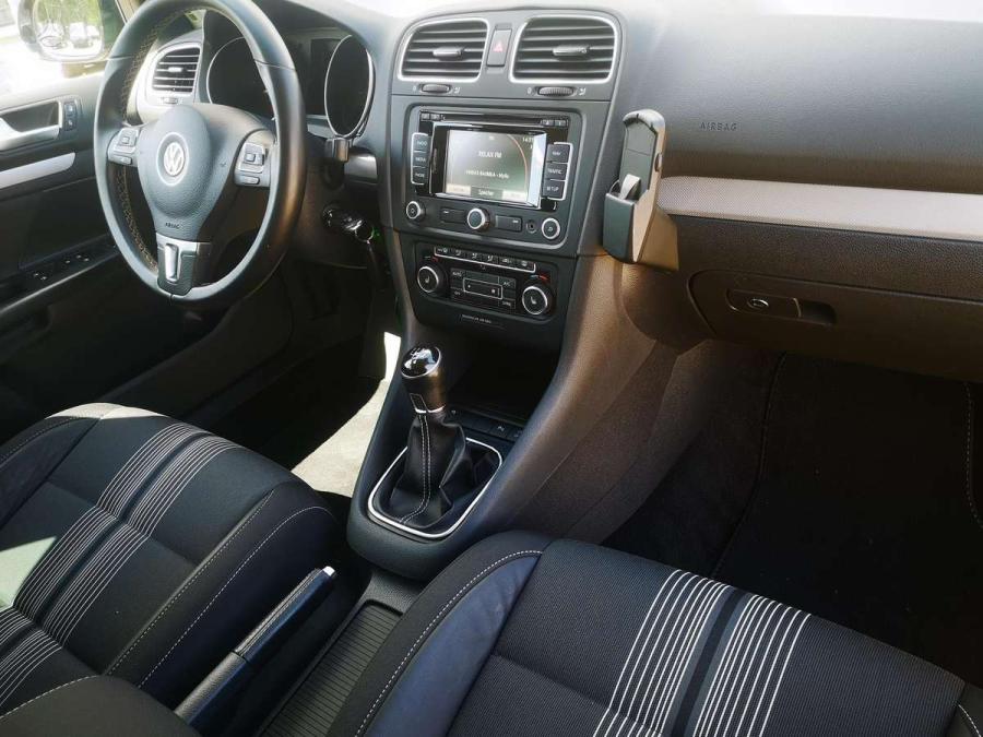 Grey Volkswagen Golf 2013 in Radviliskis, with an engine capacity of 1.60 L and mileage of 205 thousand km for 4450 €, photo 15 on AUTOMOTO.COM.LV