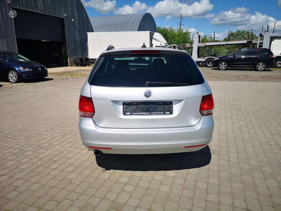 Grey Volkswagen Golf 2013 in Radviliskis, with an engine capacity of 1.60 L and mileage of 205 thousand km for 4450 €, photo 16 on AUTOMOTO.COM.LV