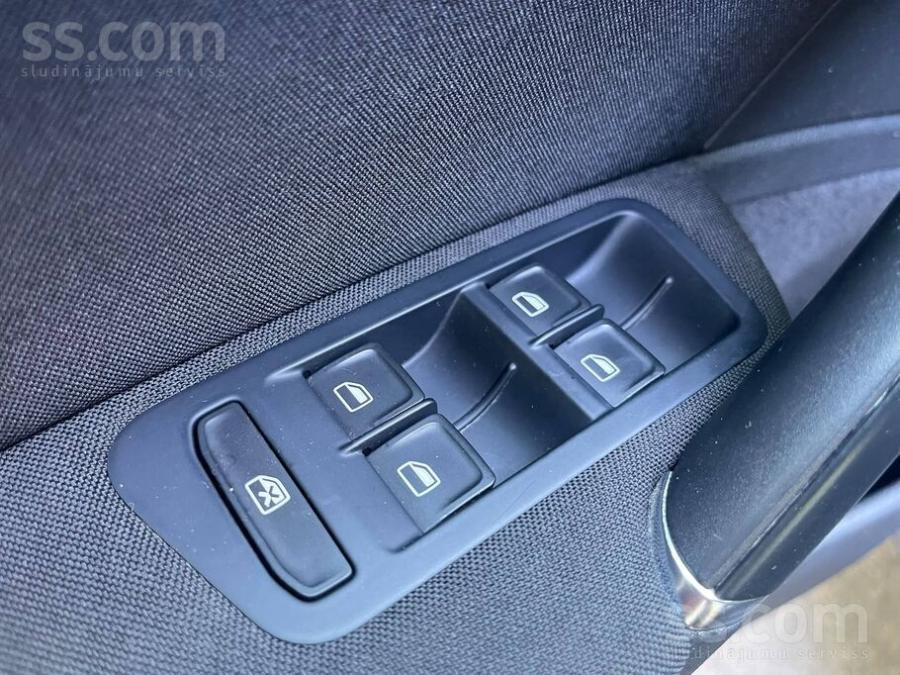 Grey Volkswagen Golf 2013 in Riga, with an engine capacity of 1.40 L and mileage of 0 thousand km for 6399 €, photo 16 on AUTOMOTO.COM.LV