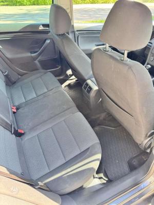Grey Volkswagen Golf 2013 in Vilnius, with an engine capacity of 1.60 L and mileage of 324 thousand km for 1500 €, photo 6 on AUTOMOTO.COM.LV