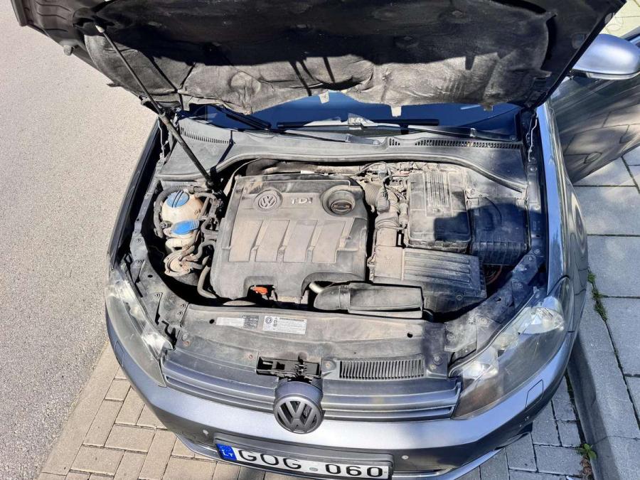 Grey Volkswagen Golf 2013 in Vilnius, with an engine capacity of 1.60 L and mileage of 324 thousand km for 1500 €, photo 13 on AUTOMOTO.COM.LV