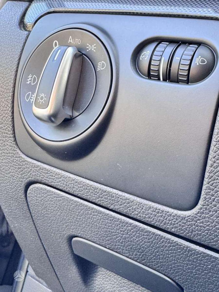 Grey Volkswagen Golf 2013 in Vilnius, with an engine capacity of 1.60 L and mileage of 324 thousand km for 1500 €, photo 14 on AUTOMOTO.COM.LV
