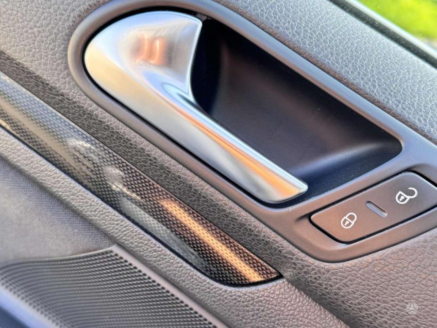 Grey Volkswagen Golf 2013 in Vilnius, with an engine capacity of 1.60 L and mileage of 324 thousand km for 1500 €, photo 15 on AUTOMOTO.COM.LV