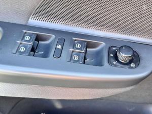 Grey Volkswagen Golf 2013 in Vilnius, with an engine capacity of 1.60 L and mileage of 324 thousand km for 1500 €, photo 16 on AUTOMOTO.COM.LV