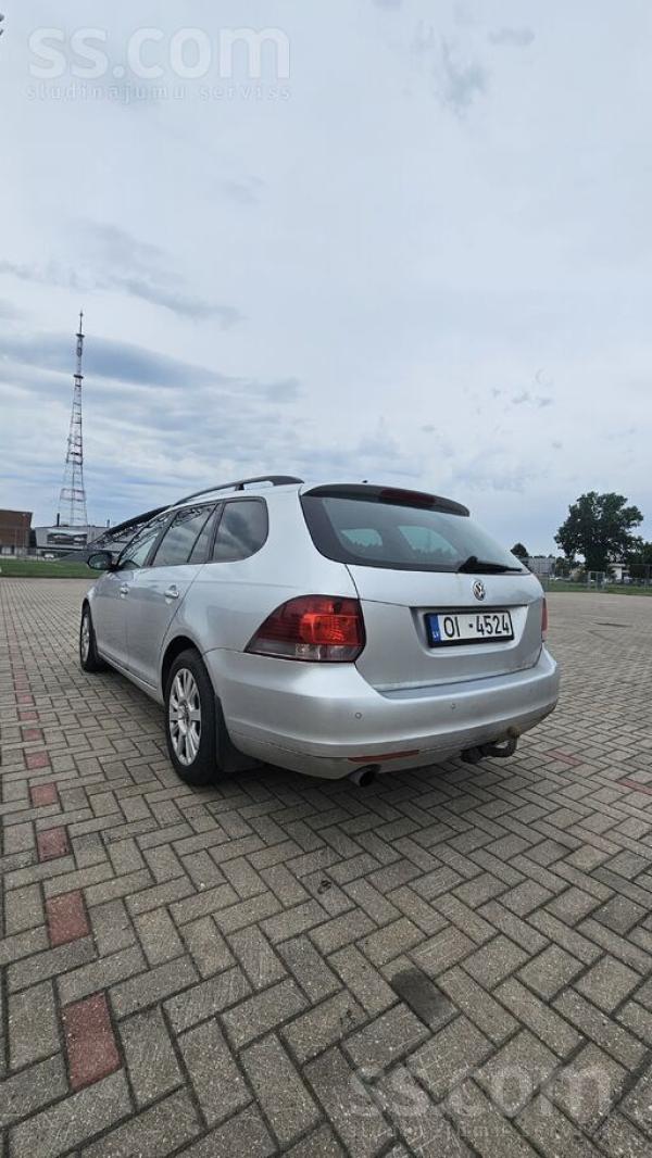 Grey Volkswagen Golf 2013 in Valmiera, with an engine capacity of 1.60 L and mileage of 206 thousand km for 3800 €, photo 5 on AUTOMOTO.COM.LV