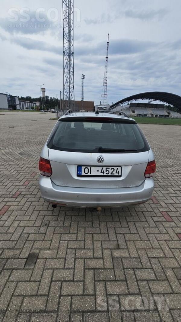 Grey Volkswagen Golf 2013 in Valmiera, with an engine capacity of 1.60 L and mileage of 206 thousand km for 3800 €, photo 6 on AUTOMOTO.COM.LV