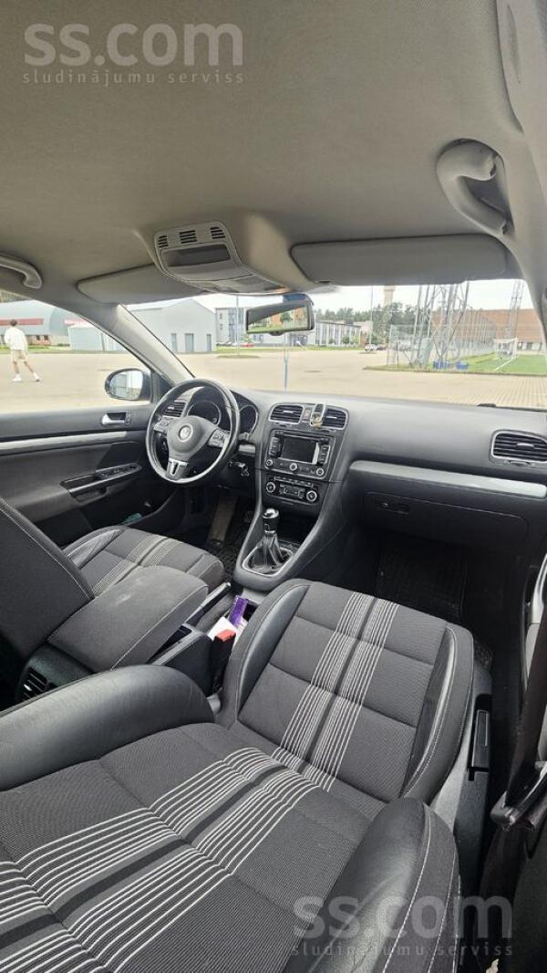 Grey Volkswagen Golf 2013 in Valmiera, with an engine capacity of 1.60 L and mileage of 206 thousand km for 3800 €, photo 8 on AUTOMOTO.COM.LV