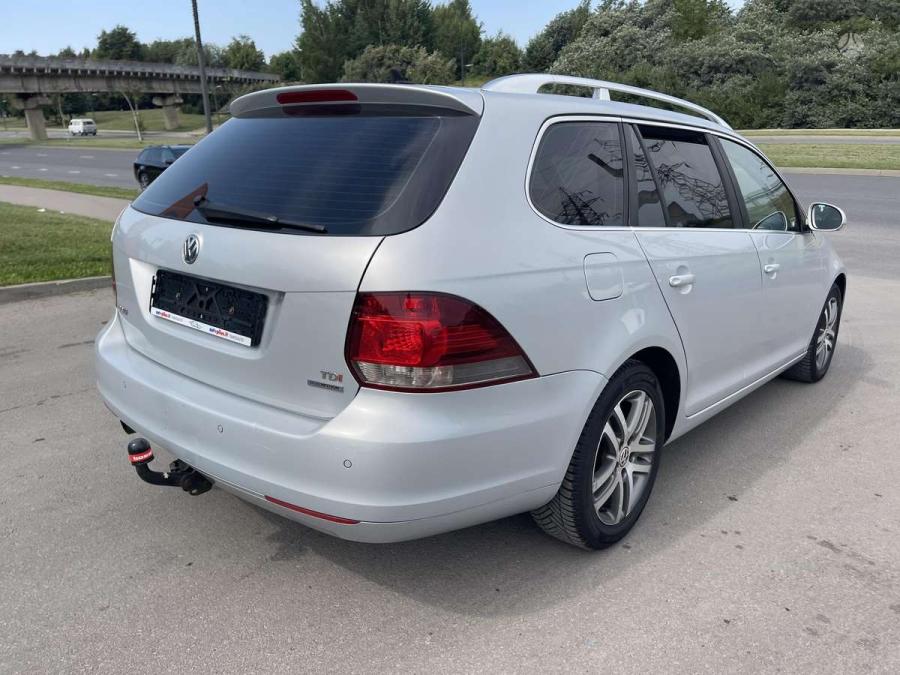 Grey Volkswagen Golf 2013 in Kaunas, with an engine capacity of 1.60 L and mileage of 268 thousand km for 3950 €, photo 12 on AUTOMOTO.COM.LV