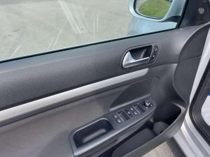 Grey Volkswagen Golf 2013 in Kaunas, with an engine capacity of 1.60 L and mileage of 268 thousand km for 3950 €, photo 18 on AUTOMOTO.COM.LV