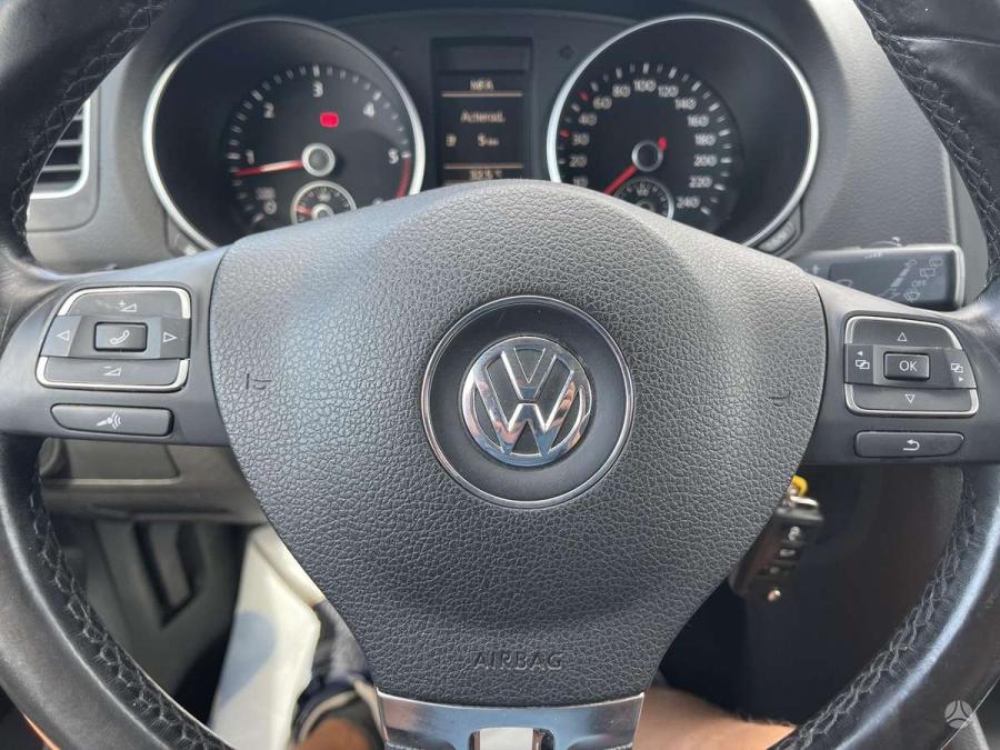 Grey Volkswagen Golf 2013 in Kaunas, with an engine capacity of 1.60 L and mileage of 268 thousand km for 3950 €, photo 20 on AUTOMOTO.COM.LV