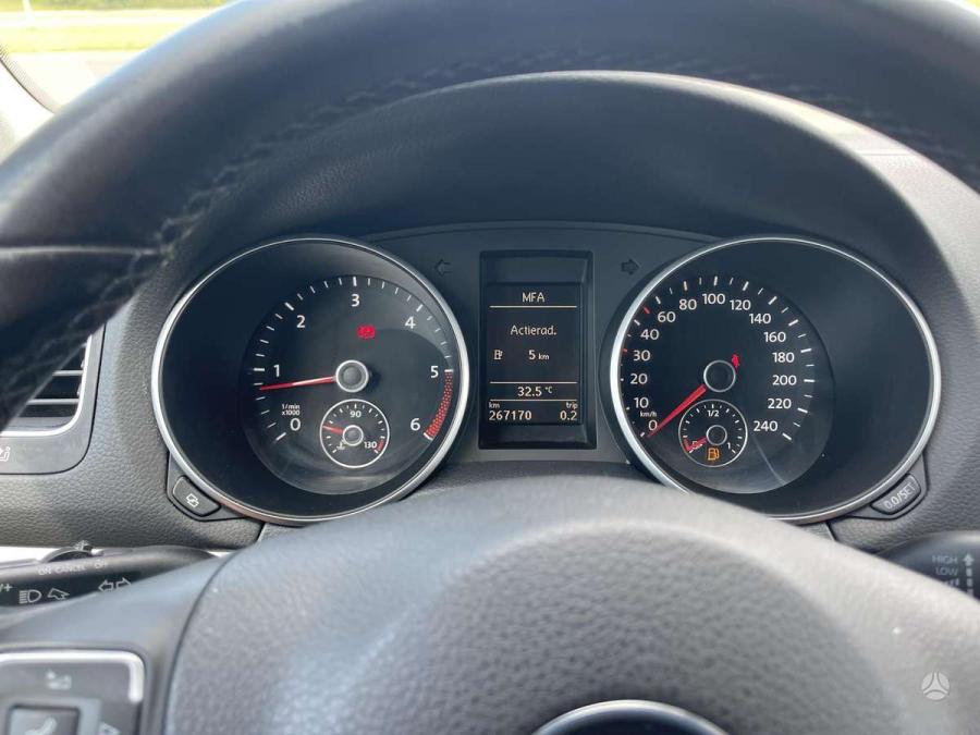 Grey Volkswagen Golf 2013 in Kaunas, with an engine capacity of 1.60 L and mileage of 268 thousand km for 3950 €, photo 21 on AUTOMOTO.COM.LV
