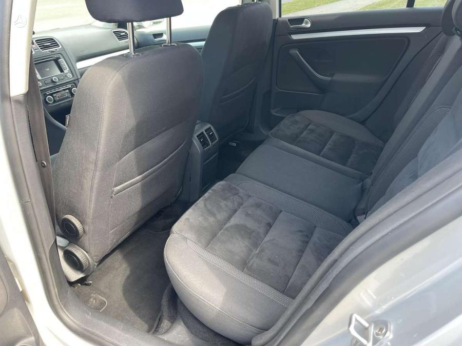 Grey Volkswagen Golf 2013 in Kaunas, with an engine capacity of 1.60 L and mileage of 268 thousand km for 3950 €, photo 26 on AUTOMOTO.COM.LV