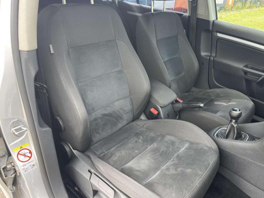 Grey Volkswagen Golf 2013 in Kaunas, with an engine capacity of 1.60 L and mileage of 268 thousand km for 3950 €, photo 30 on AUTOMOTO.COM.LV