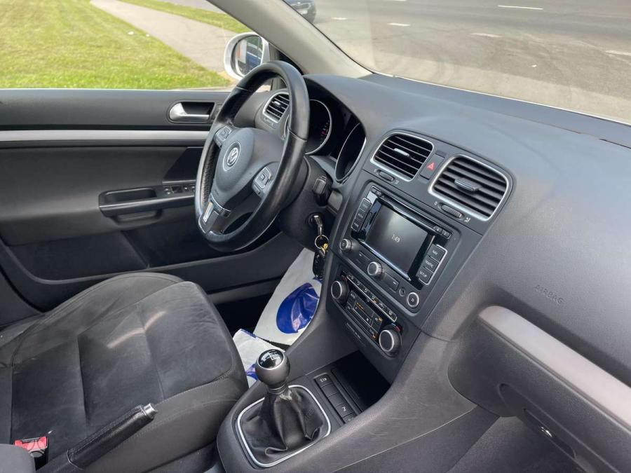 Grey Volkswagen Golf 2013 in Kaunas, with an engine capacity of 1.60 L and mileage of 268 thousand km for 3950 €, photo 31 on AUTOMOTO.COM.LV