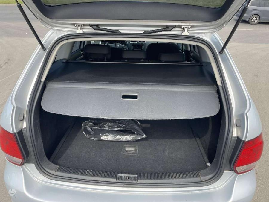 Grey Volkswagen Golf 2013 in Kaunas, with an engine capacity of 1.60 L and mileage of 268 thousand km for 3950 €, photo 32 on AUTOMOTO.COM.LV