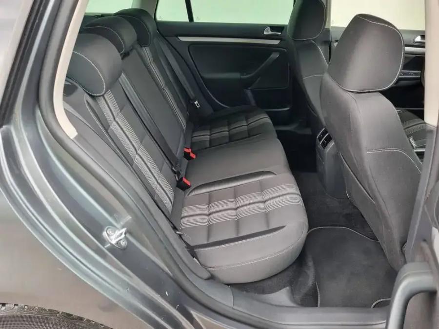 Pelēks Volkswagen Golf 2013 Ogre, ar dzinēja tilpumu 1.20 L un nobraukumu 209 tūkst. km par 5950 €, foto 13 vietnē AUTOMOTO.COM.LV