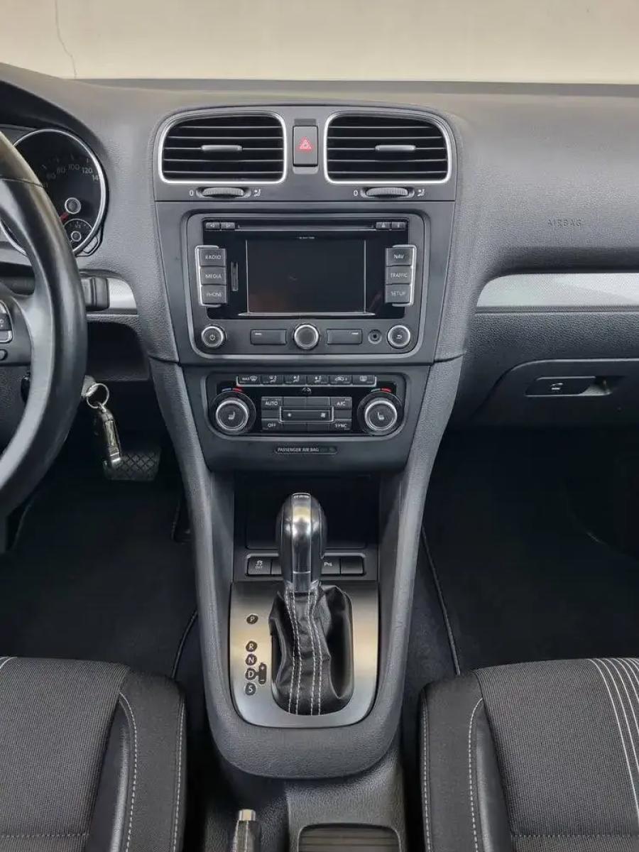 Pelēks Volkswagen Golf 2013 Ogre, ar dzinēja tilpumu 1.20 L un nobraukumu 209 tūkst. km par 5950 €, foto 18 vietnē AUTOMOTO.COM.LV