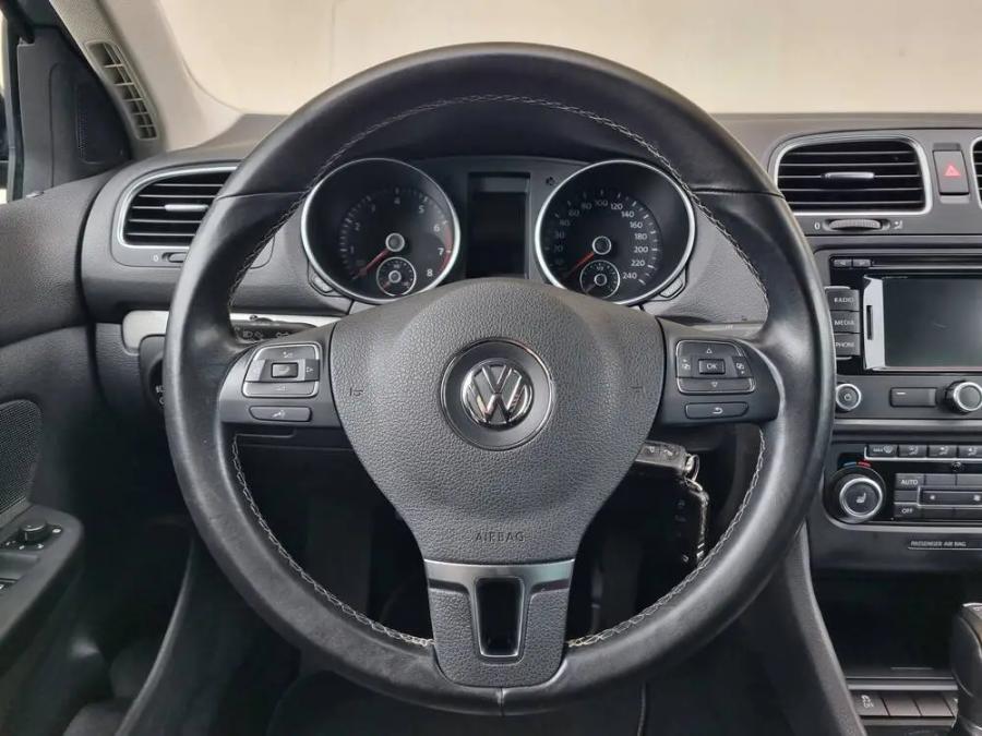 Pelēks Volkswagen Golf 2013 Ogre, ar dzinēja tilpumu 1.20 L un nobraukumu 209 tūkst. km par 5950 €, foto 19 vietnē AUTOMOTO.COM.LV