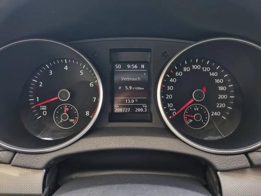 Pelēks Volkswagen Golf 2013 Ogre, ar dzinēja tilpumu 1.20 L un nobraukumu 209 tūkst. km par 5950 €, foto 21 vietnē AUTOMOTO.COM.LV