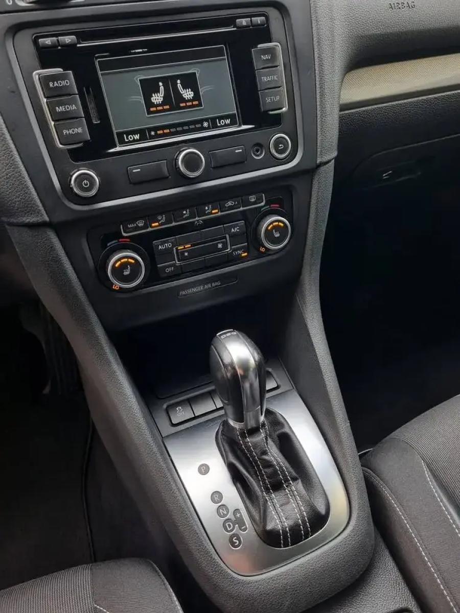 Pelēks Volkswagen Golf 2013 Ogre, ar dzinēja tilpumu 1.20 L un nobraukumu 209 tūkst. km par 5950 €, foto 23 vietnē AUTOMOTO.COM.LV