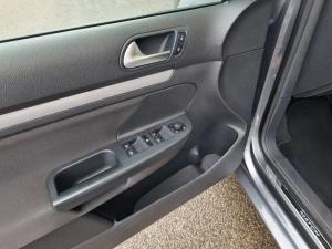 Pelēks Volkswagen Golf 2013 Ogre, ar dzinēja tilpumu 1.20 L un nobraukumu 209 tūkst. km par 5950 €, foto 24 vietnē AUTOMOTO.COM.LV