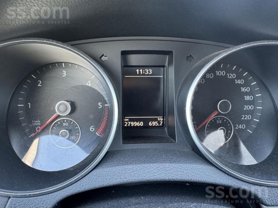 Grey Volkswagen Golf 2013 in Riga, with an engine capacity of 1.60 L and mileage of 280 thousand km for 2000 €, photo 1 on AUTOMOTO.COM.LV