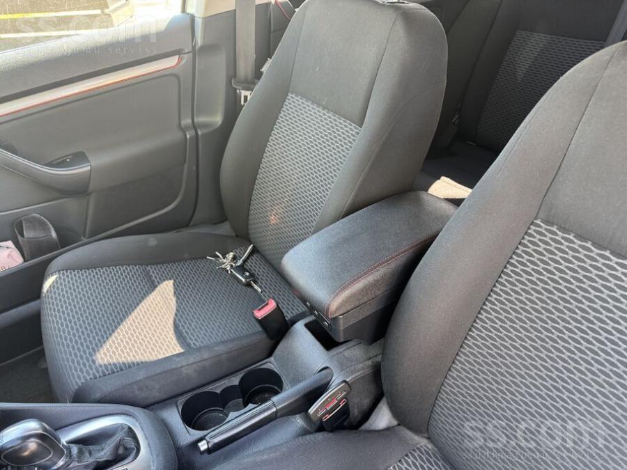 Grey Volkswagen Golf 2013 in Riga, with an engine capacity of 1.60 L and mileage of 280 thousand km for 2000 €, photo 4 on AUTOMOTO.COM.LV