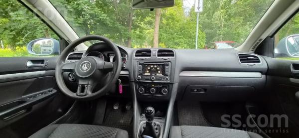 Grey Volkswagen Golf 2013 in Riga, with an engine capacity of 1.60 L and mileage of 259 thousand km for 3200 €, photo 4 on AUTOMOTO.COM.LV