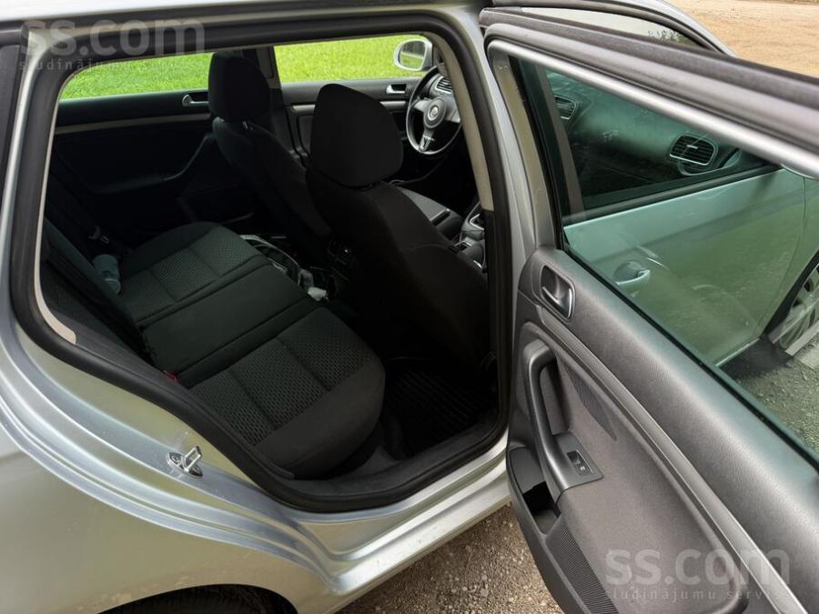 Grey Volkswagen Golf 2013 in Riga, with an engine capacity of 1.40 L and mileage of 210 thousand km for 2600 €, photo 10 on AUTOMOTO.COM.LV