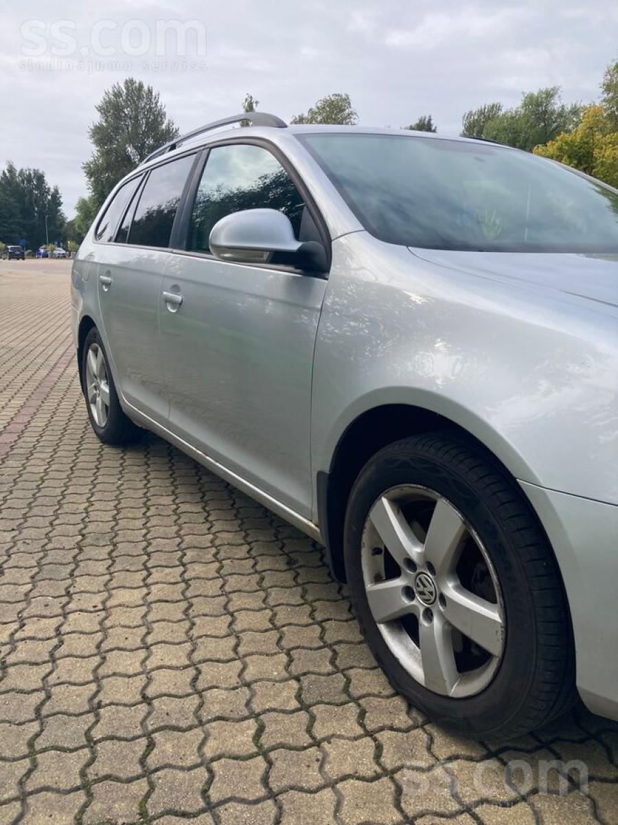 Pelēks Volkswagen Golf 2013 Ventspils, ar dzinēja tilpumu 1.60 L un nobraukumu 419 tūkst. km par 2500 €, foto 4 vietnē AUTOMOTO.COM.LV