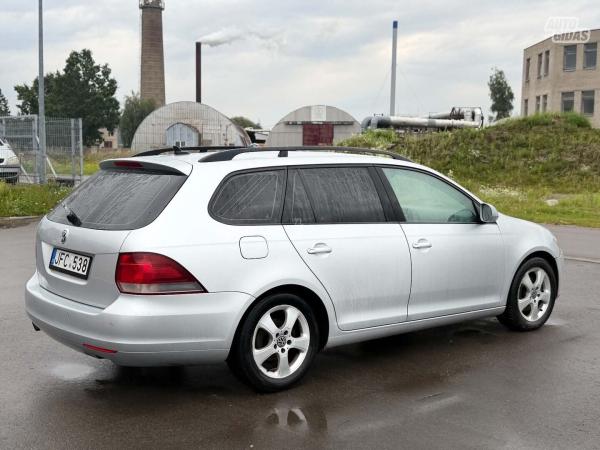 Volkswagen Golf 2013 in Silute on AUTOMOTO.COM.LV Grey Volkswagen Golf 2013 in Silute, with an engine capacity of 1.60 L and mileage of 390 thousand km for 2799 €, photo 8 on AUTOMOTO.COM.LV