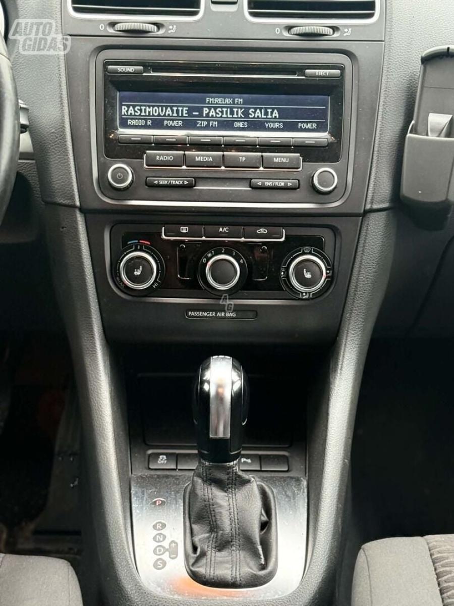 Grey Volkswagen Golf 2013 in Silute, with an engine capacity of 1.60 L and mileage of 390 thousand km for 2799 €, photo 10 on AUTOMOTO.COM.LV