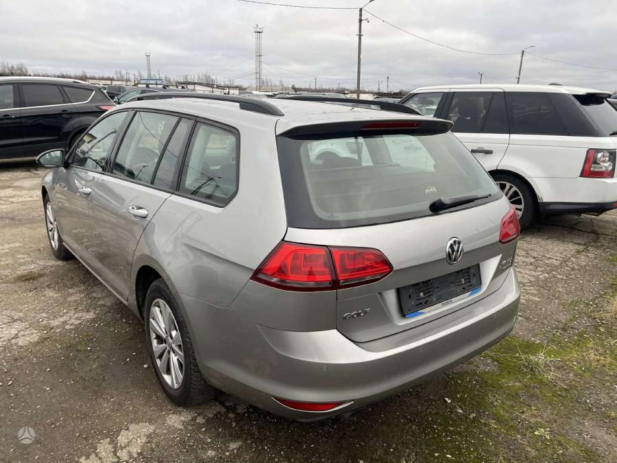 Grey Volkswagen Golf 2014 in Panevezys, with an engine capacity of 1.60 L and mileage of 239 thousand km for 5500 €, photo 5 on AUTOMOTO.COM.LV