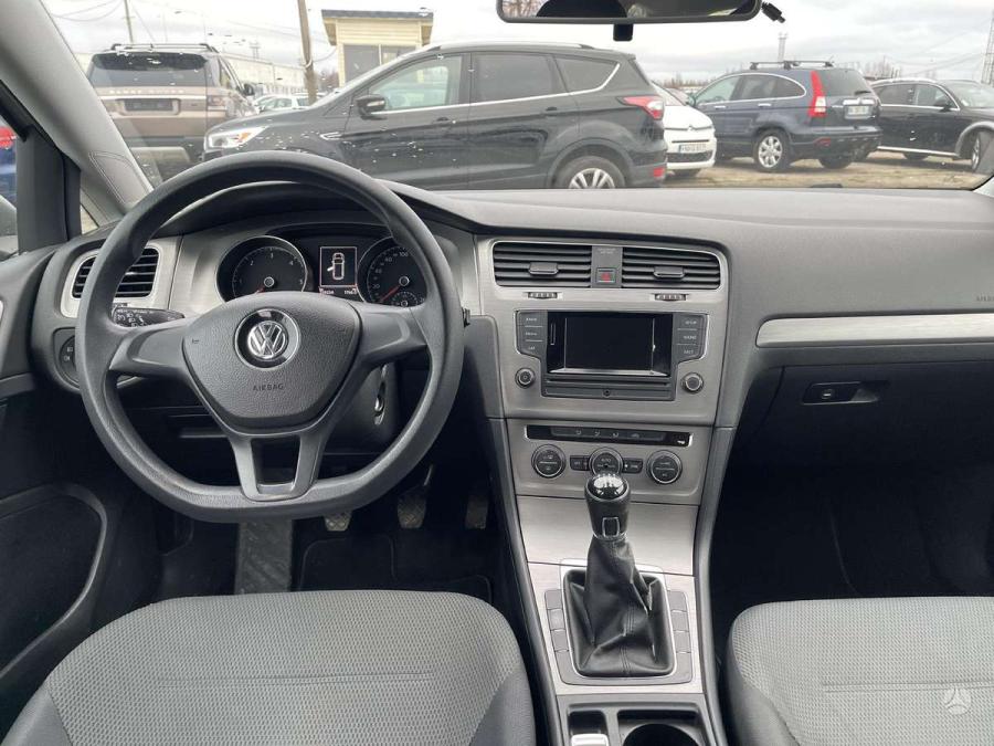 Grey Volkswagen Golf 2014 in Panevezys, with an engine capacity of 1.60 L and mileage of 239 thousand km for 5500 €, photo 6 on AUTOMOTO.COM.LV