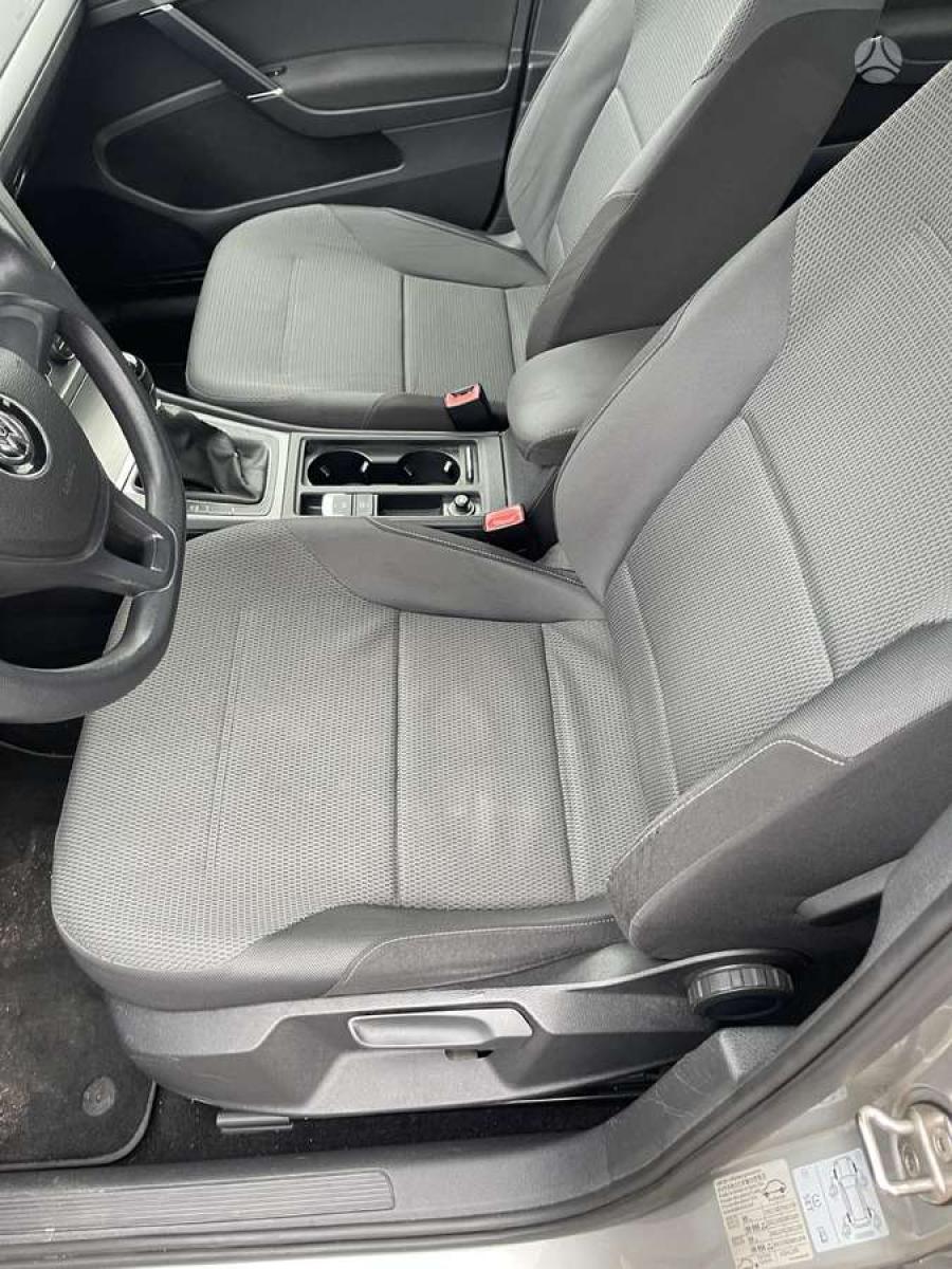 Grey Volkswagen Golf 2014 in Panevezys, with an engine capacity of 1.60 L and mileage of 239 thousand km for 5500 €, photo 7 on AUTOMOTO.COM.LV