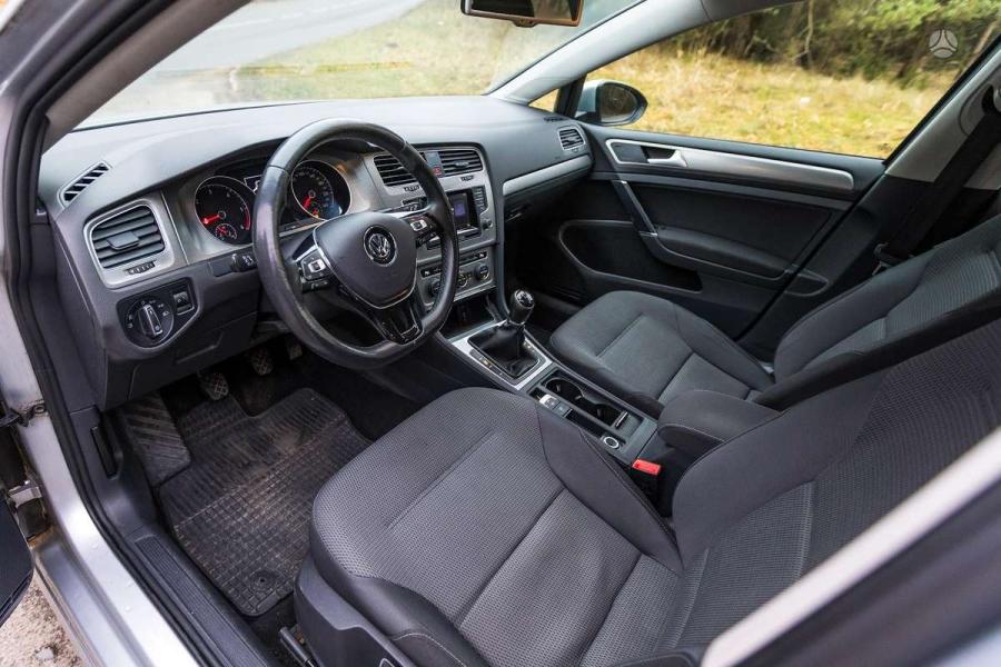 Pelēks Volkswagen Golf 2014 Viļņa, ar dzinēja tilpumu 1.97 L un nobraukumu 318 tūkst. km par 7100 €, foto 8 vietnē AUTOMOTO.COM.LV