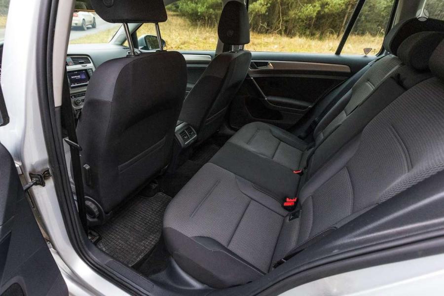 Pelēks Volkswagen Golf 2014 Viļņa, ar dzinēja tilpumu 1.97 L un nobraukumu 318 tūkst. km par 7100 €, foto 19 vietnē AUTOMOTO.COM.LV