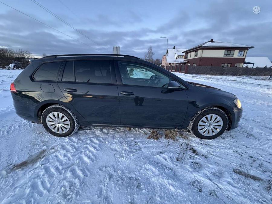 Grey Volkswagen Golf 2014 in Vilnius, with an engine capacity of 1.60 L and mileage of 340 thousand km for 5300 €, photo 4 on AUTOMOTO.COM.LV