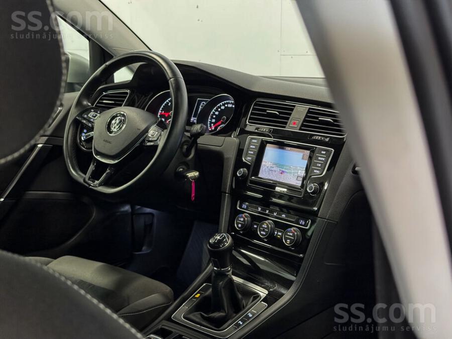 Grey Volkswagen Golf 2014 in Jurmala, with an engine capacity of 1.60 L and mileage of 226 thousand km for 7450 €, photo 21 on AUTOMOTO.COM.LV