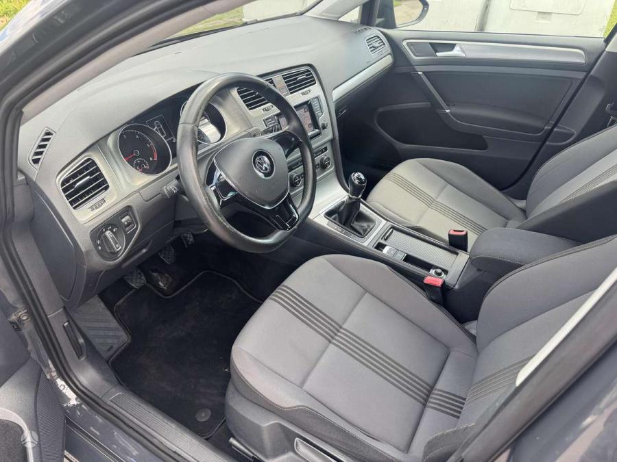 Grey Volkswagen Golf 2014 in Kaunas, with an engine capacity of 1.60 L and mileage of 219 thousand km for 5350 €, photo 8 on AUTOMOTO.COM.LV
