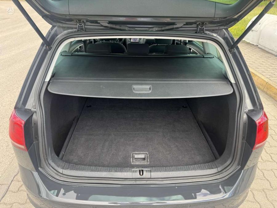 Grey Volkswagen Golf 2014 in Kaunas, with an engine capacity of 1.60 L and mileage of 219 thousand km for 5350 €, photo 12 on AUTOMOTO.COM.LV